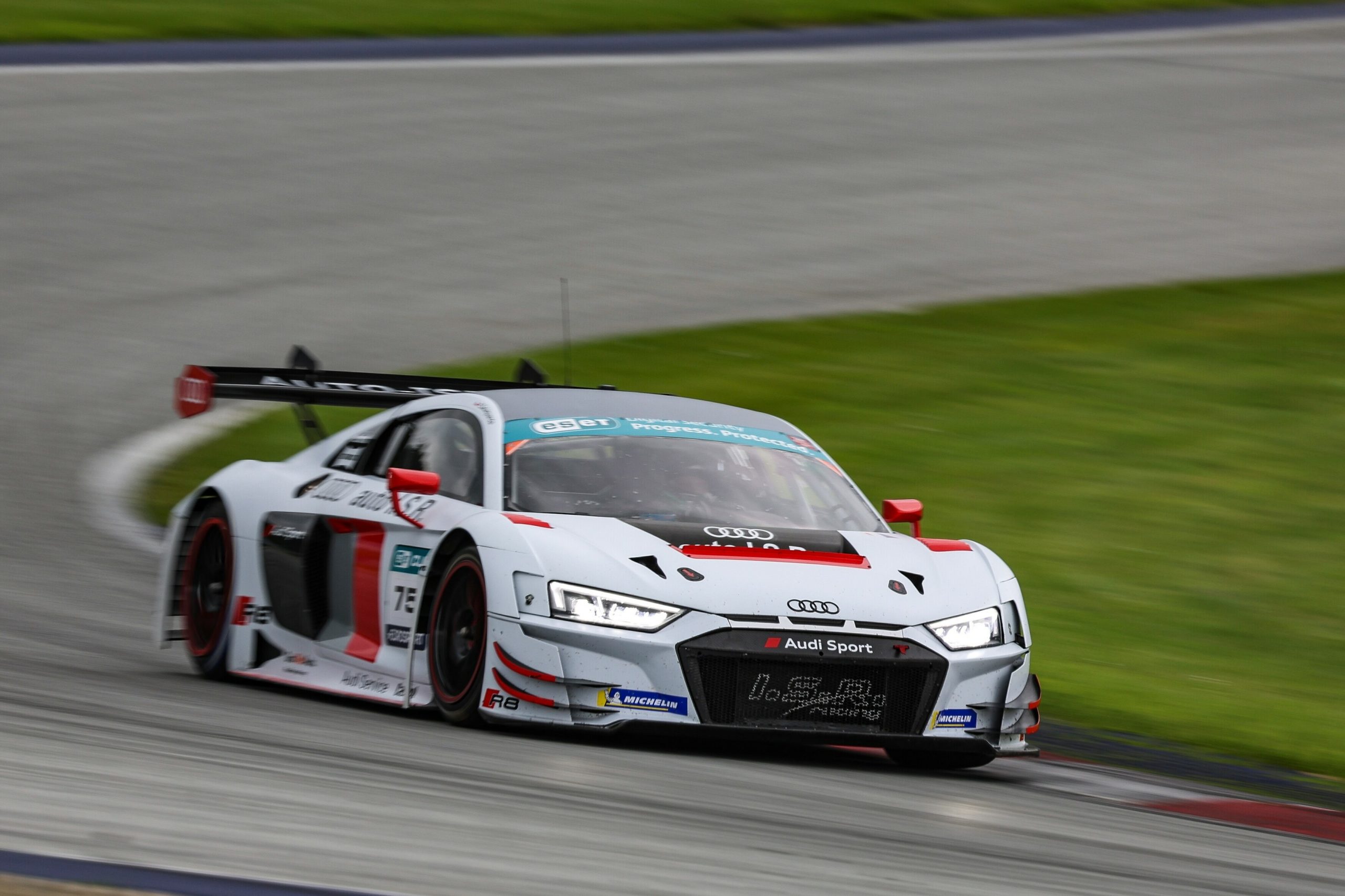Audi R8 LMS im osteuropäischen Eset-Cup vorn